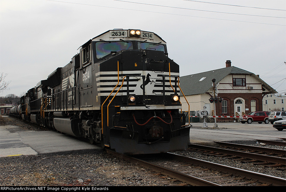 NS SD70M #2634 on 38G